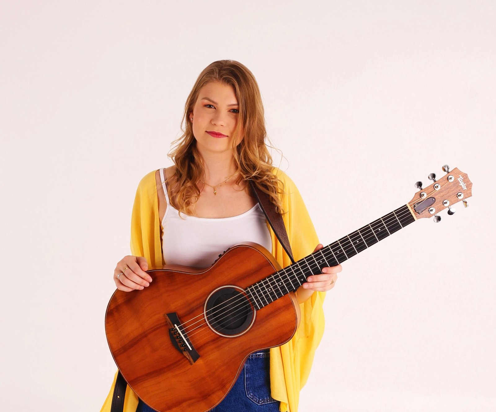 Com produção ganhadora de Grammy Latino, Vicka libera “Como tinha que Ser”