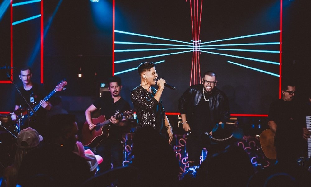 Luiz Gusttavo anuncia primeiro EP do DVD "Ao Vivo Pra Valer"