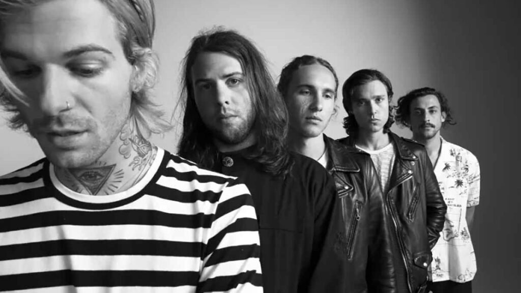 Letra e tradução 'Hula Girl' - The Neighbourhood